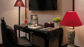 Quarto Presidencial | Sala de estar | Smart TV, lareira