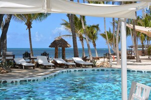 6 piscinas externas, espreguiçadeiras