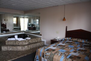 Suite, 1 cama king-size, banheira de hidromassagem | Banheira de hidromassagem