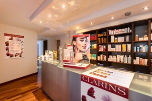 Sauna, banheira de hidromassagem, tratamentos corporais 