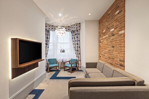 Apartamento standard | Escrivaninha, ferros/tábuas de passar roupa, berço de viagem