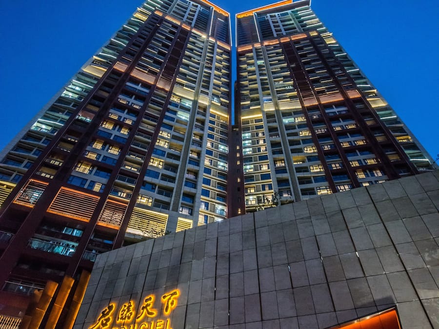 Fachada do alojamento (tarde/noite)