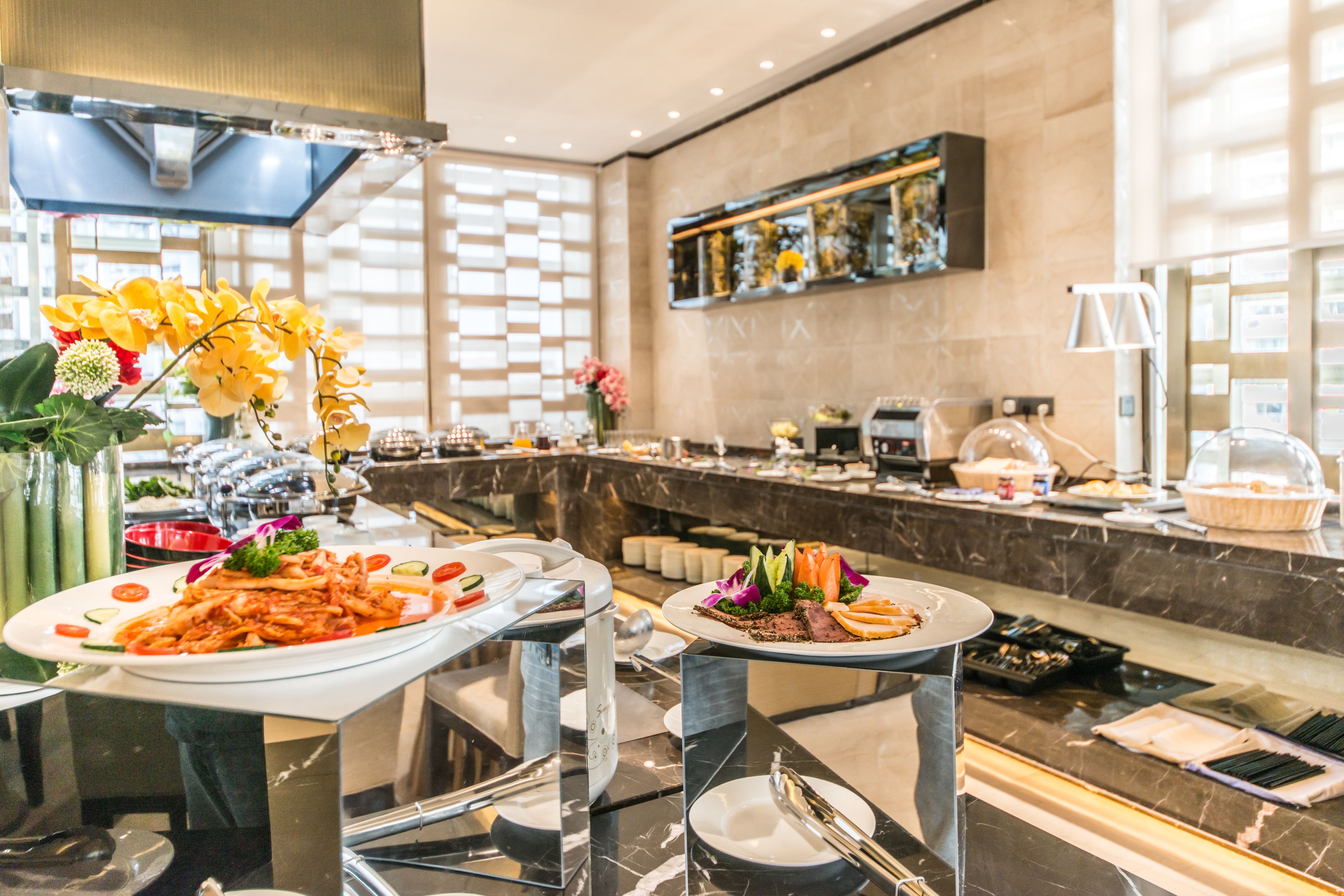 Pequeno-almoço tipo buffet diário mediante uma taxa 
