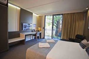 Estúdio standard, 1 cama Queen | Roupas de cama premium, cofres nos quartos