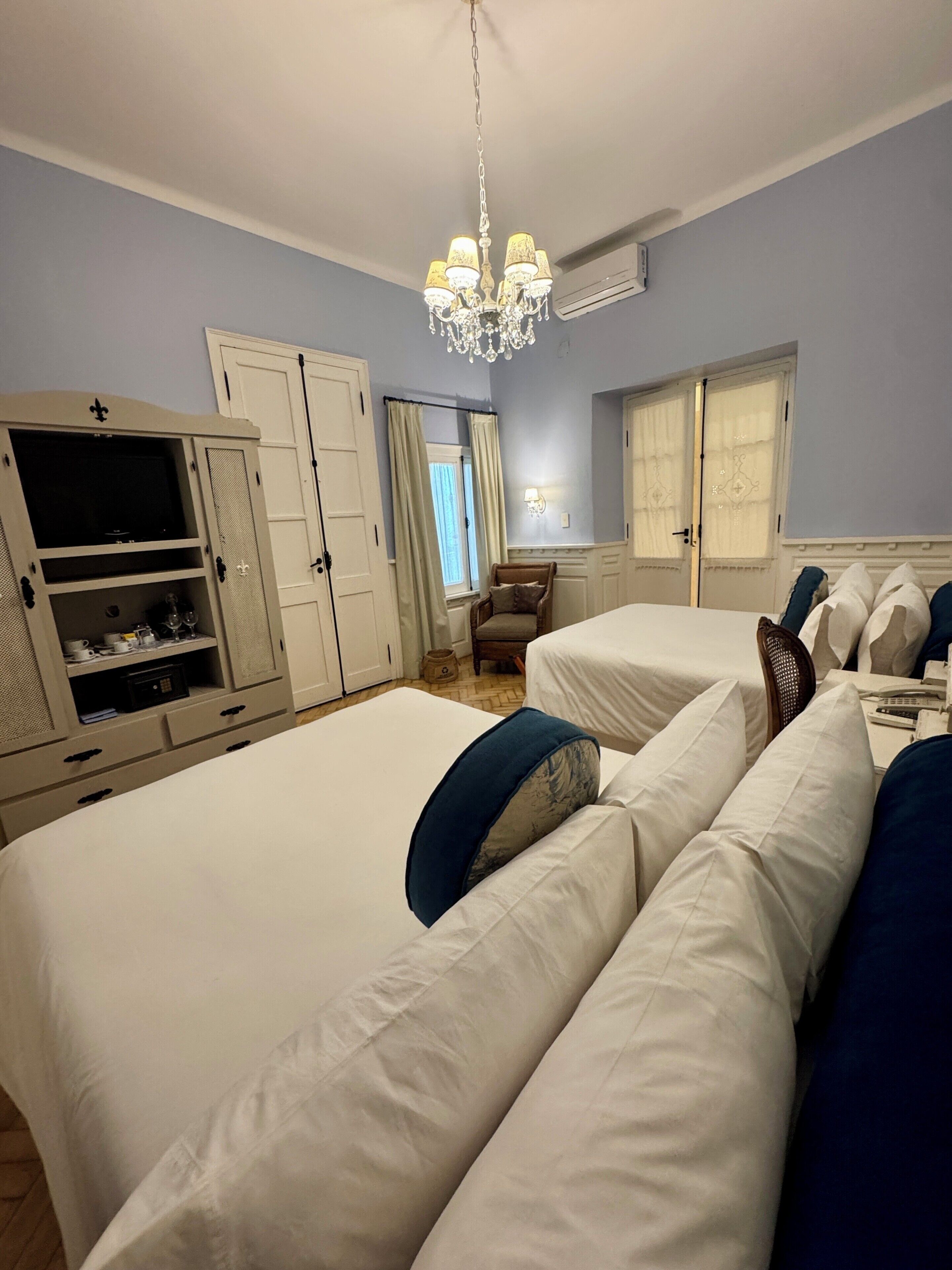 Twin Clasica | Minibar, cofre no quarto, Wi-fi grátis, roupa de cama fornecida 