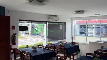 Café da manhã, almoço e jantar