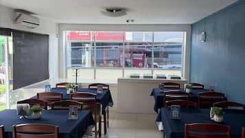 Pequenos-almoços, almoços e jantares servidos