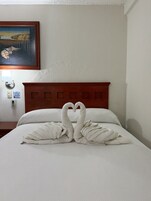 Quarto Duplo Standard | Ferro/tábua de engomar, Wi-fi grátis, roupa de cama fornecida 