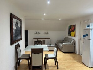 Apartamento Superior | Sala de estar | Televisor LCD 