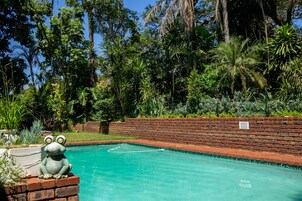 6 piscinas externas, espreguiçadeiras