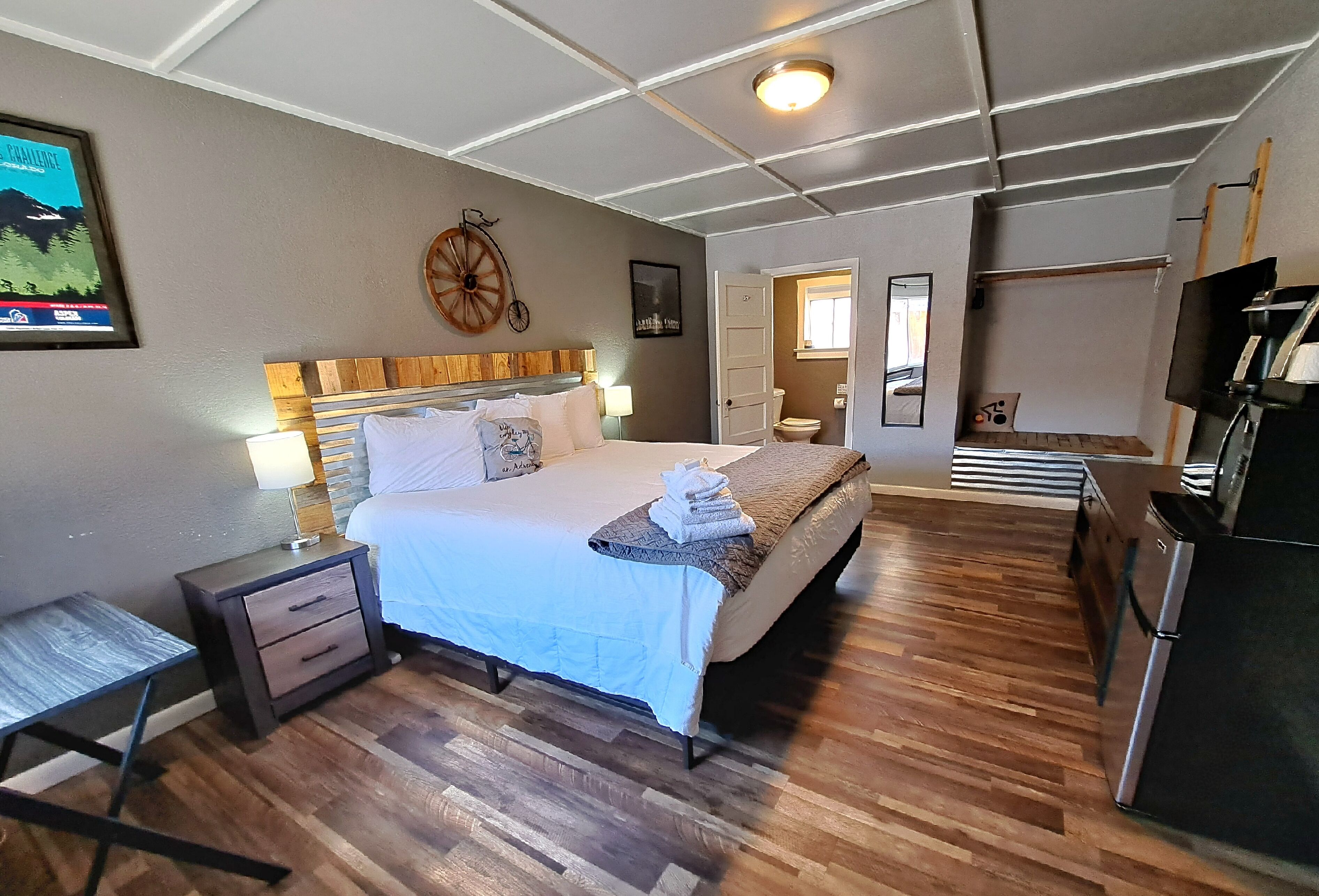 Quarto Signature, 1 cama king-size | Ferro/tábua de engomar, Wi-fi grátis, com decoração personalizada 