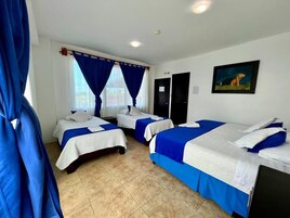 Lençóis de algodão egípcio, cofre no quarto, secretária
