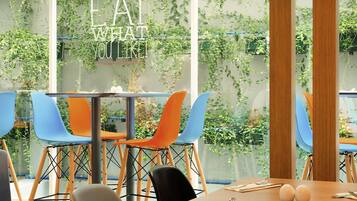 Pequeno-almoço (70000 IDR por pessoa)