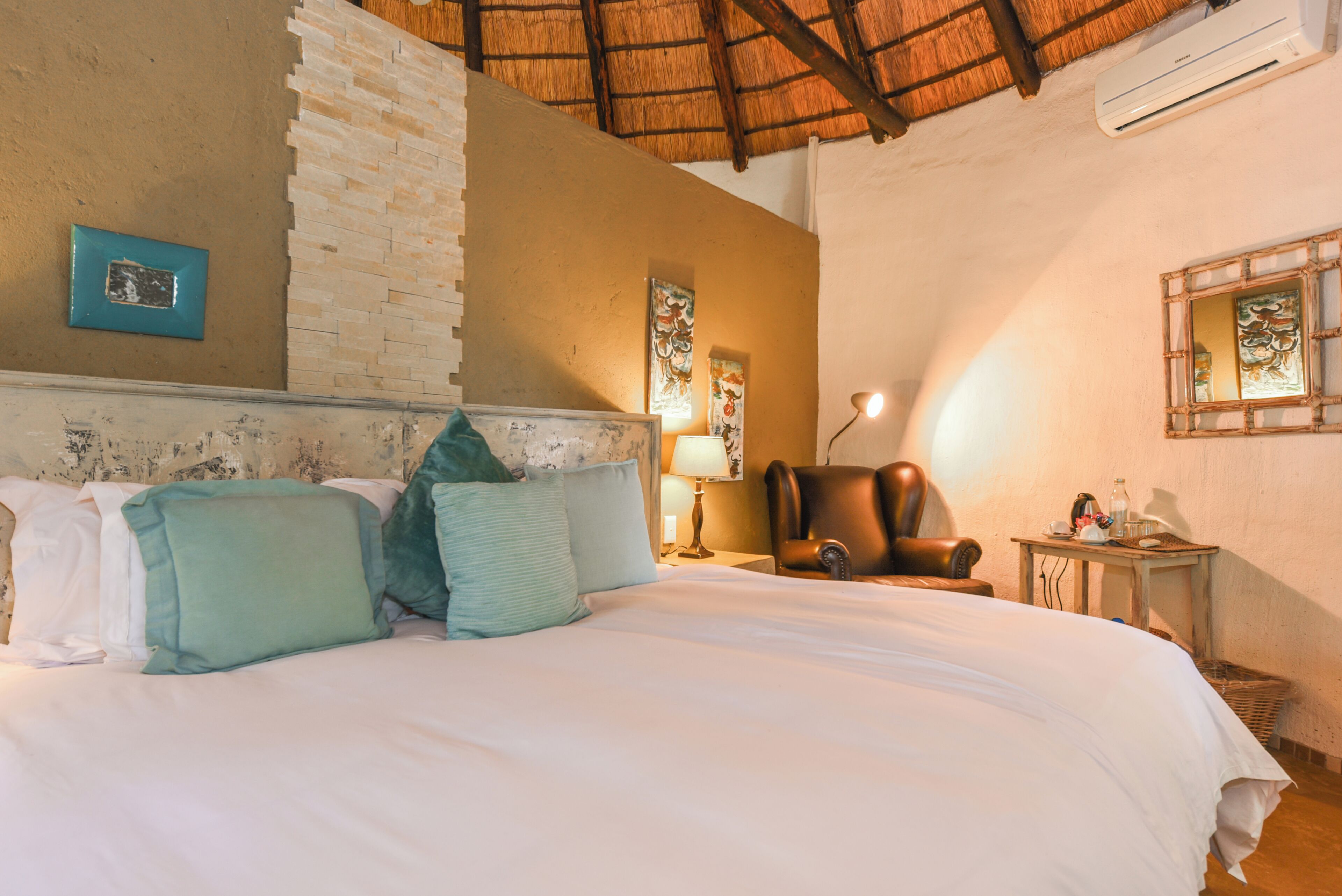 Quarto (Rondavel) | Cofres nos quartos, Wi-Fi de cortesia, roupa de cama