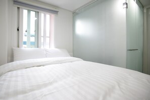 Quarto Duplo Económico | Ferro/tábua de engomar, Wi-fi grátis, roupa de cama fornecida 