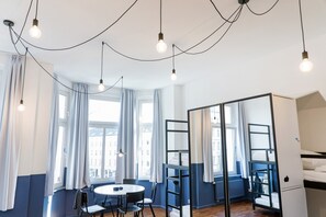 Dormitório Partilhado Clássico, em dormitório misto, casa de banho partilhada (for 6 people) | Roupa de alta qualidade, cofre no quarto, cortinas/cortinados opacos 