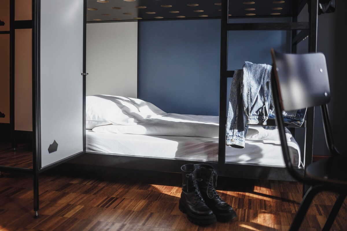 Roupa de alta qualidade, cofre no quarto, cortinas/cortinados opacos 