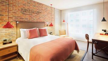 Quarto Deluxe, 1 cama queen-size, Vista para a cidade | Roupa de alta qualidade, camas de colchão pillowtop, minibar