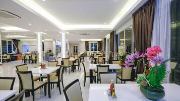 Pequeno-almoço preparado no momento diário mediante uma taxa