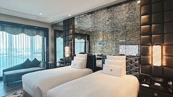 Deluxe Twin, Free Minibar, City or River View, | Vista do quarto