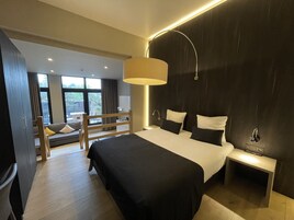 City Suite | Roupa hipoalergénica, cofre no quarto, secretária 