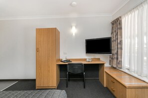 Quarto casal, 1 cama de casal | Cofres nos quartos, escrivaninha, berços (sobretaxa), Wi-Fi