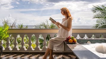 Oceanfront Villa with open air bathtub | Roupas de cama premium, frigobar, cofres nos quartos, cortinas blackout