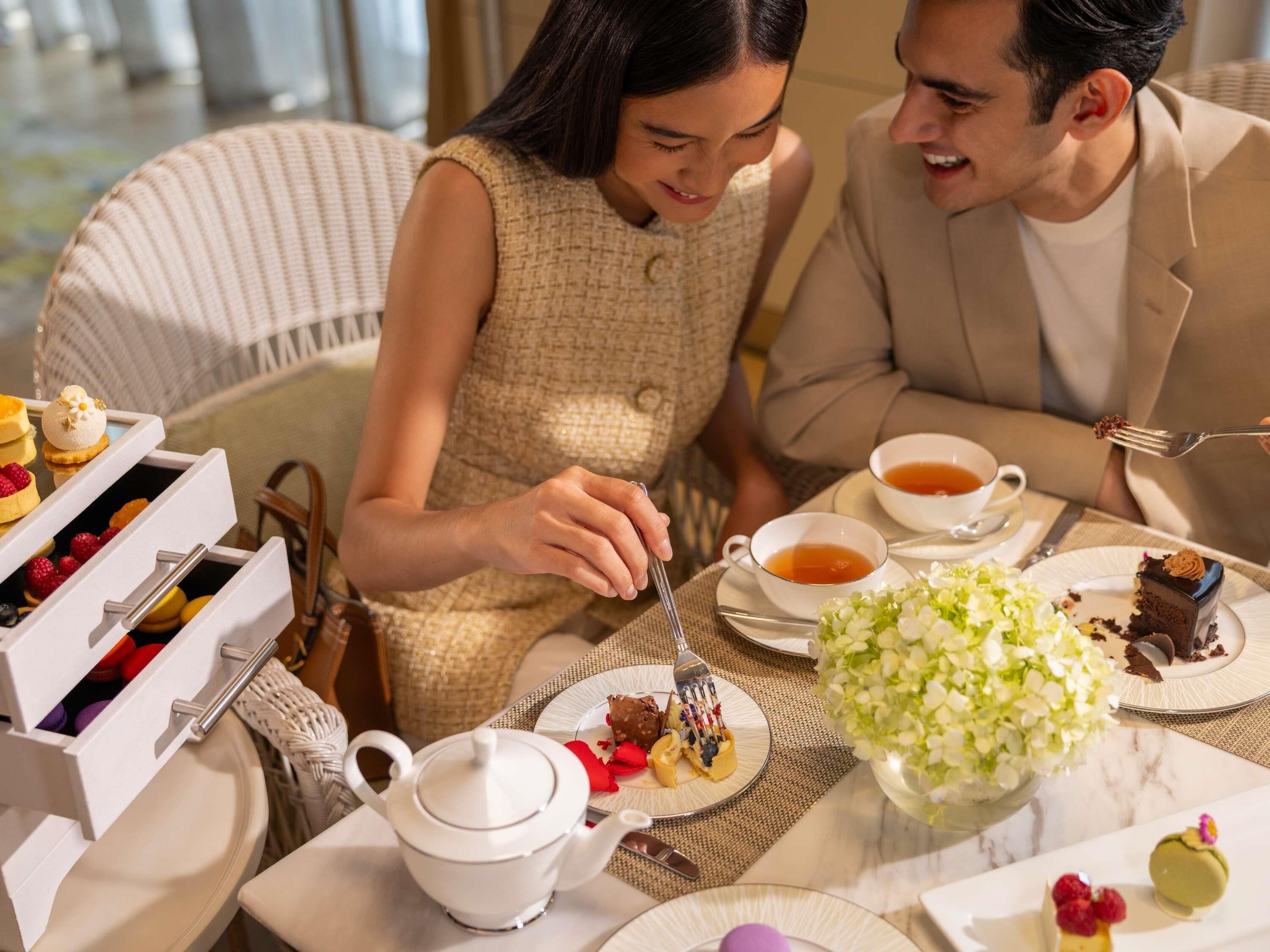 10 restaurantes: servem pequenos-almoços, almoços, jantares e brunches