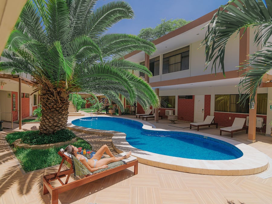 Piscina interior, piscina exterior, espreguiçadeiras