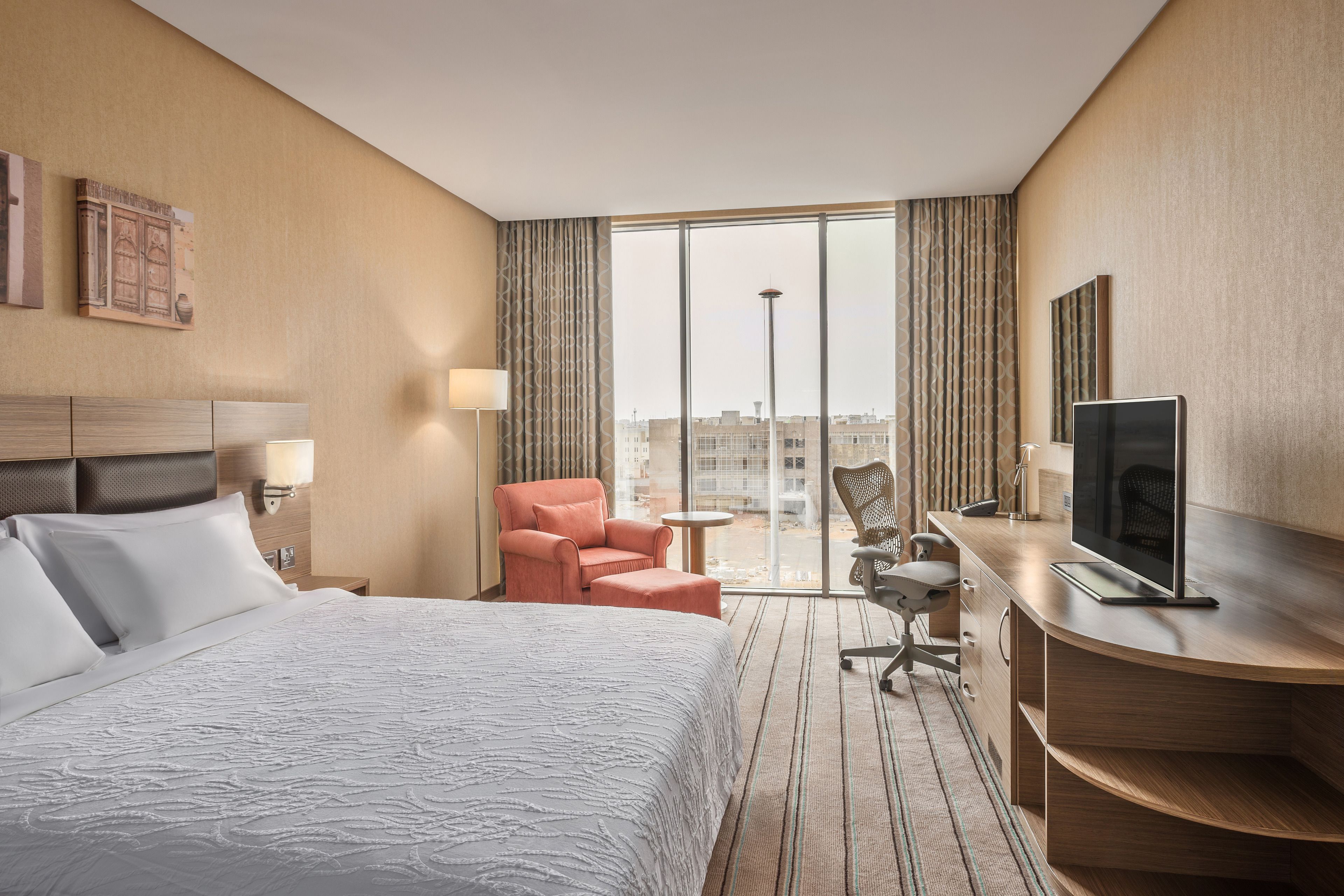 Roupa de alta qualidade, minibar, cofre no quarto, secretária 