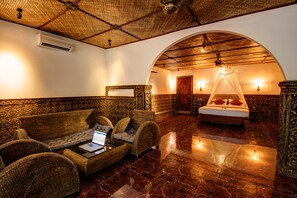 Suite | 1 quarto, minibar, cofre no quarto, secretária 