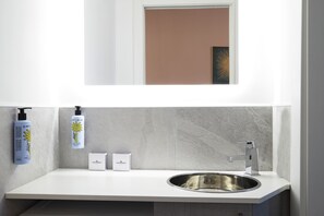 Luxury Apartment Palestina big (Via Palestrina 22) | Banheiro | Produtos de toalete grátis, secador de cabelo, bidê, toalhas de banho
