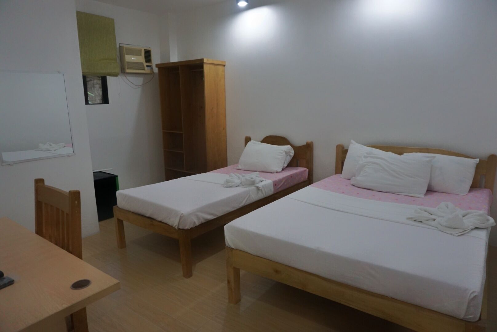 Quarto Twin Superior | Secretária, secretária adequada para computadores portáteis 