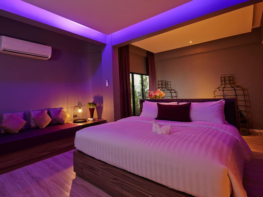 Superior Room | Minibar, cofre no quarto, secretária, cortinas/cortinados opacos