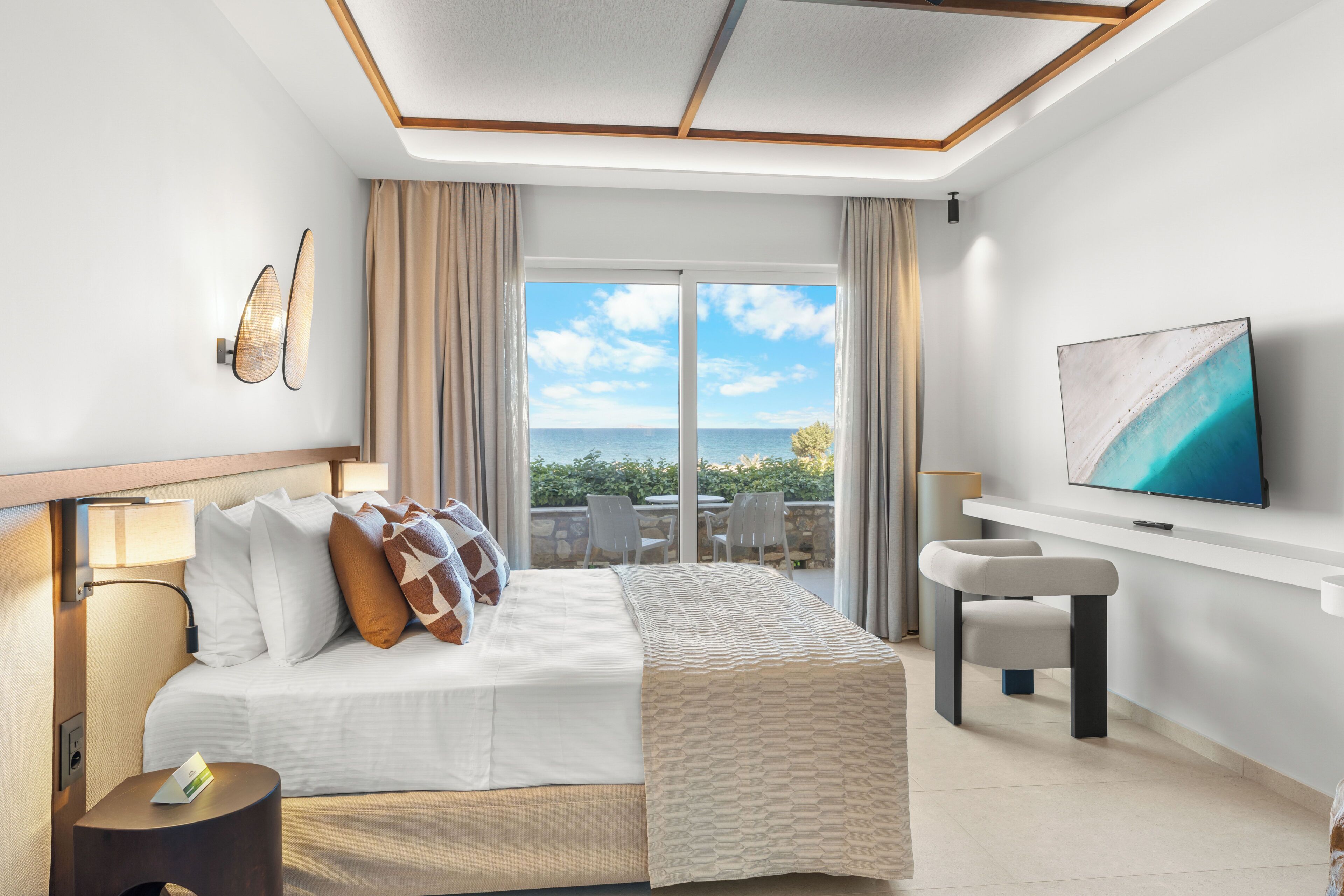 Beachfront Deluxe Twin Room | Frigobar (abastecido com alguns itens grátis), cofres nos quartos