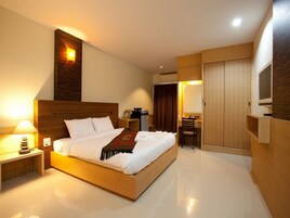 Escrivaninha, cortinas blackout, Wi-Fi de cortesia