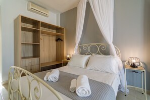 Quarto Duplo ou Twin Superior, vista para o mar | Secretária, berço de viagem, Wi-fi grátis, roupa de cama fornecida 