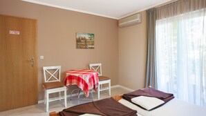 Quarto Twin Clássico, varanda | Berços/camas para crianças, camas desdobráveis, Wi-fi grátis 