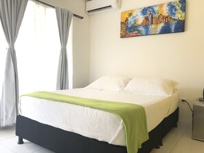 Cofre no quarto, camas desdobráveis 