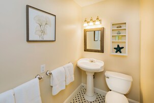 Quarto Standard | Casa de banho | Artigos de higiene pessoal grátis, um secador de cabelo 