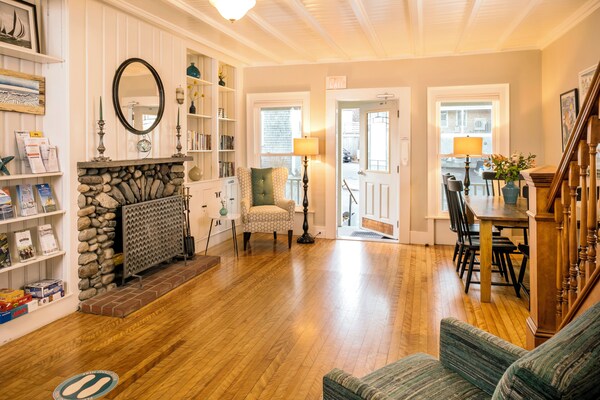 Madison Inn - Oak Bluffs, MA