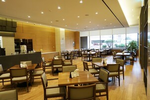 Café da manhã, almoço e jantar; culinária regional 