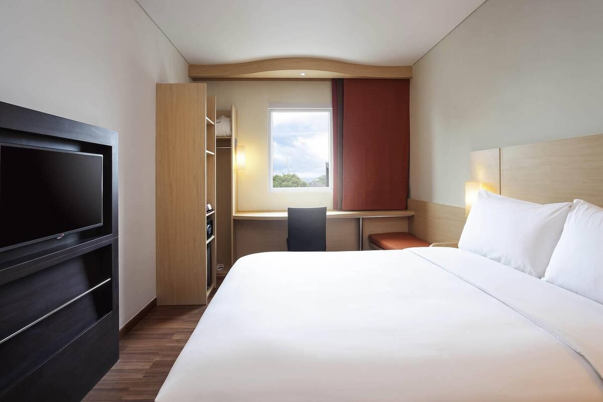 Quarto standard, 1 cama de casal | Frigobar, cofres nos quartos, escrivaninha