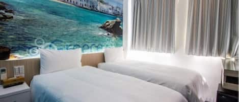 Quarto Twin Superior | Com decoração personalizada, cortinas/cortinados opacos, Wi-fi grátis