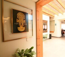 Café da manhã, almoço e jantar; culinária internacional 