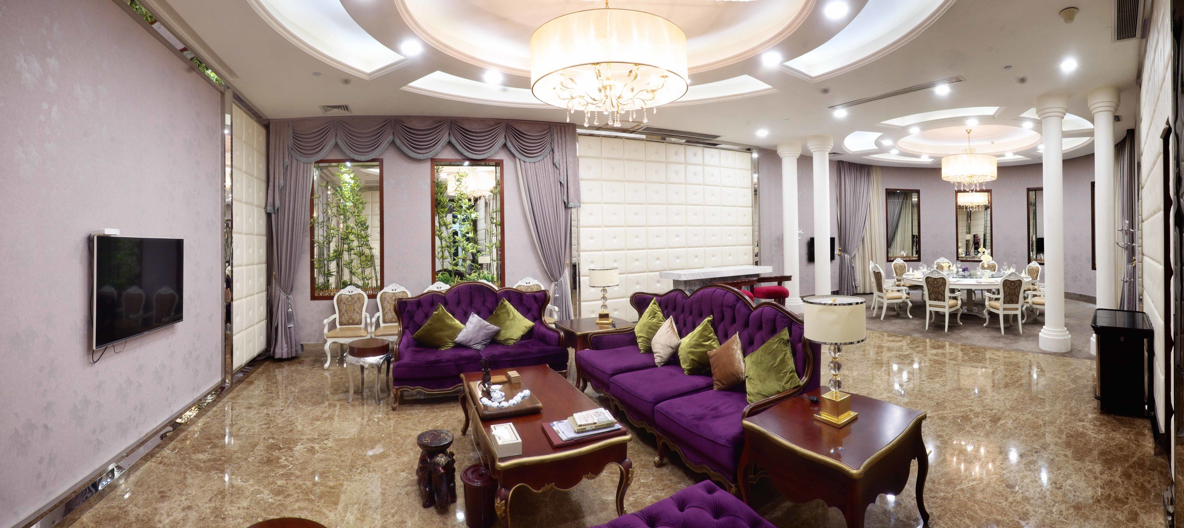 2 restaurantes, com serviço de café da manhã e almoço; culinária chinesa