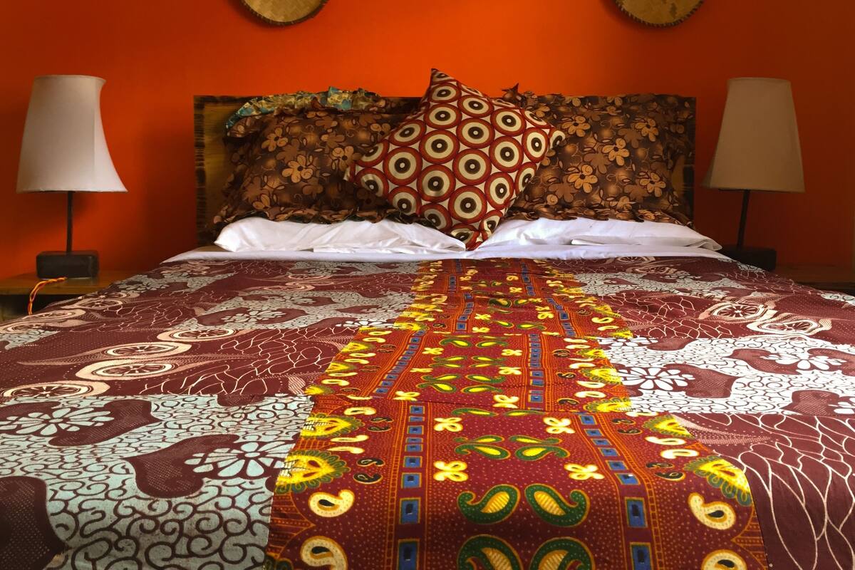 Quarto Duplo Deluxe | Secretária, camas desdobráveis, Wi-fi grátis, roupa de cama fornecida 