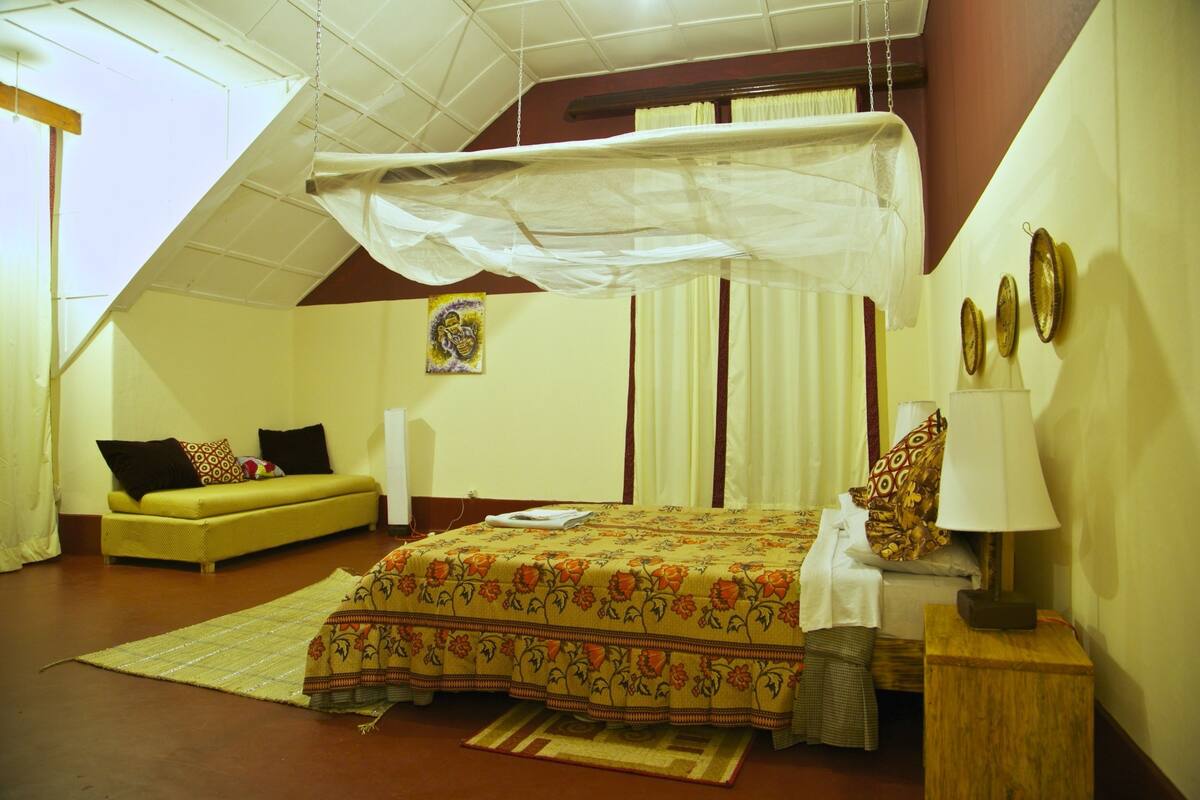 Quarto Familiar | Secretária, camas desdobráveis, Wi-fi grátis, roupa de cama fornecida 