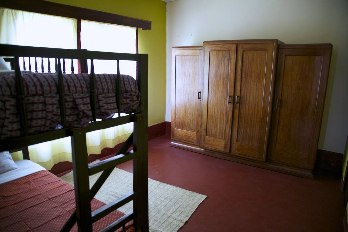 Dormitório Partilhado (6   ) | Secretária, camas desdobráveis, Wi-fi grátis, roupa de cama fornecida 