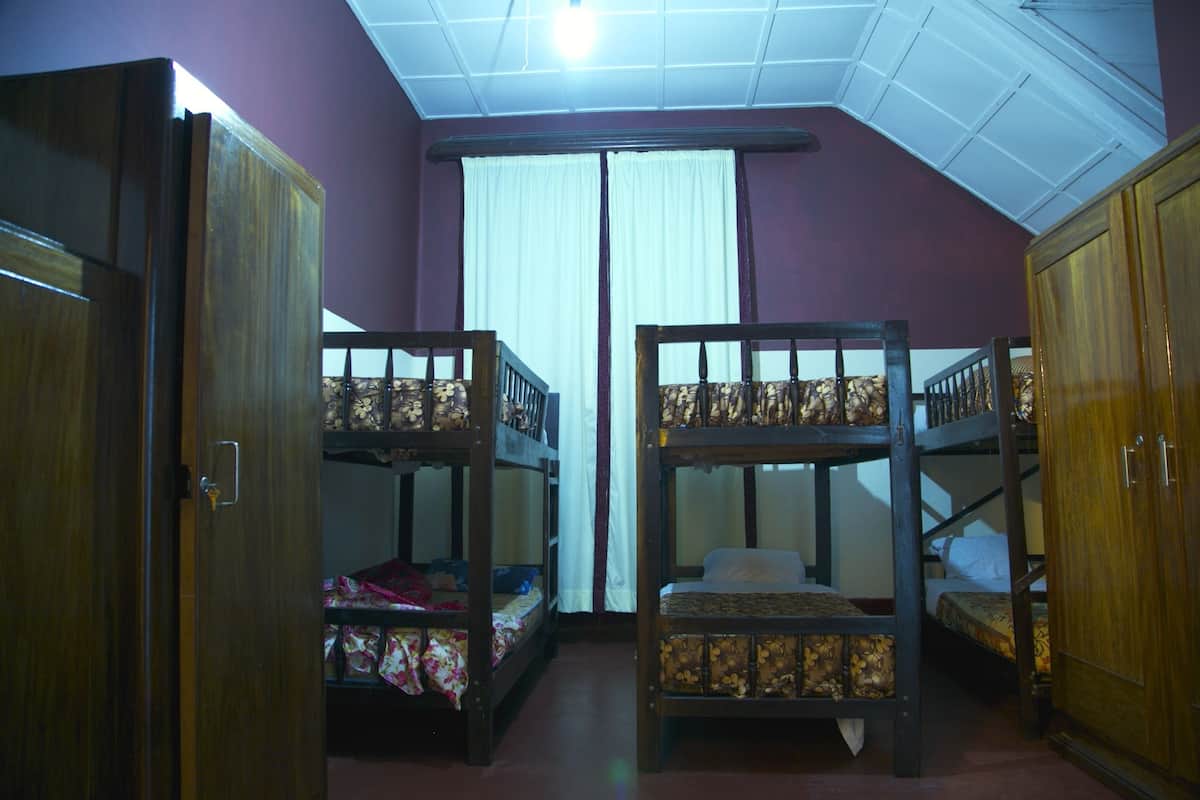 Secretária, camas desdobráveis, Wi-fi grátis, roupa de cama fornecida 